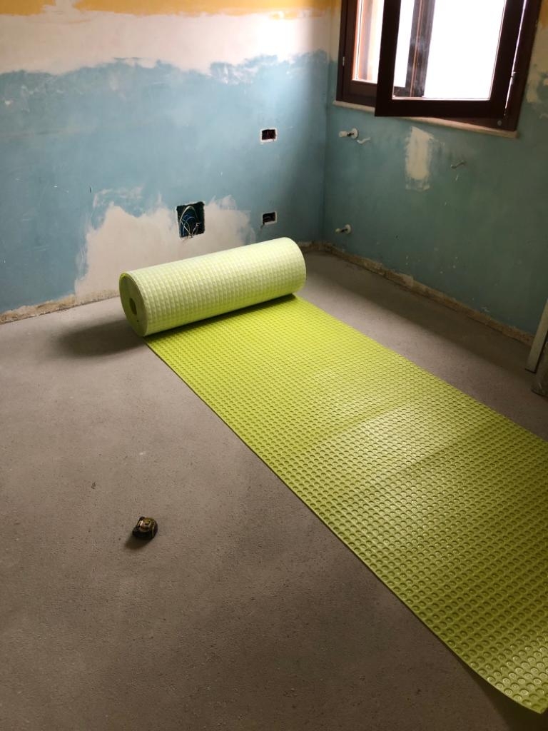 Renovation of a private house with a floor separation layer in a ...